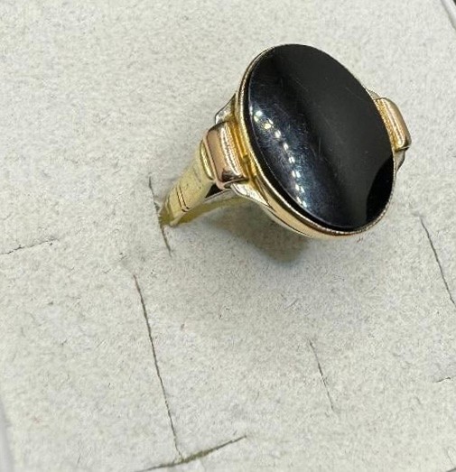 Zlatý prsten Onyx 14kt - Livebid.cz