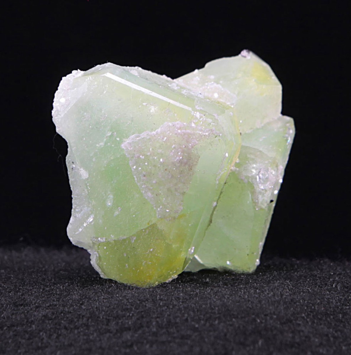 Datolit - Mimořádná aukce minerálů, zkamenělin a meteoritů - Livebid.cz